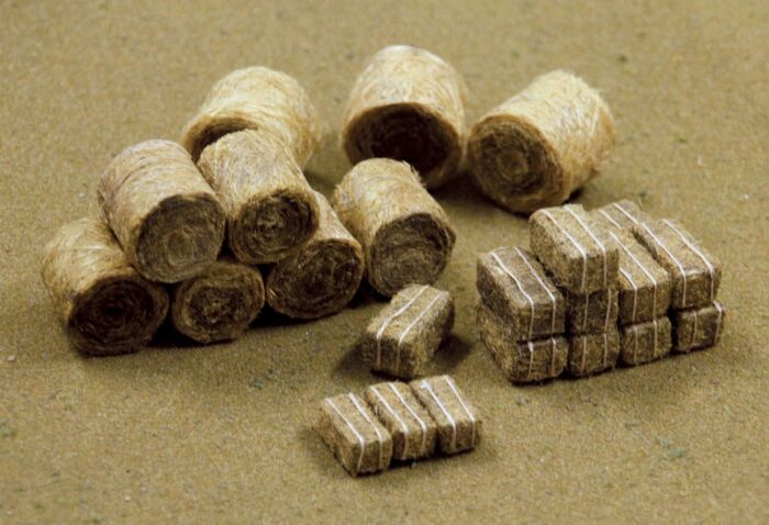 JTT Miniature, Hay Bales, 15 Round & 20 Rectangular, HO Scale – Denver ...